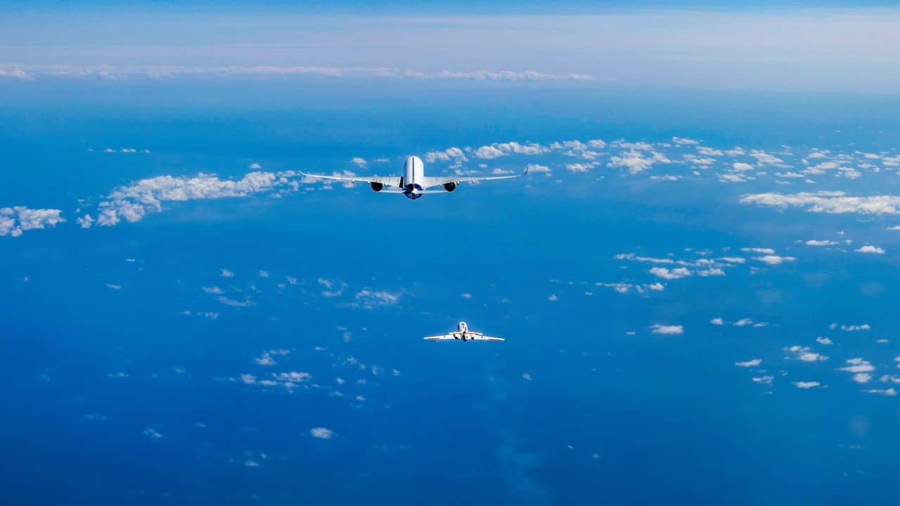 Estudo aponta que SAF reduz impactos climáticos dos contrails - Voo Limpo